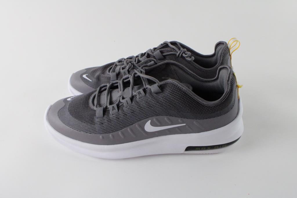 Nike Mens Size 10 1 2 Running Sneaker Property Room