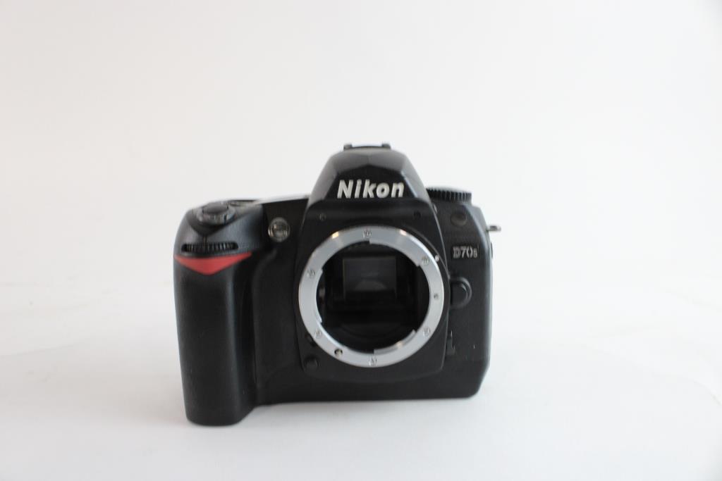 Nikon D70s Digital Camera | Property Room