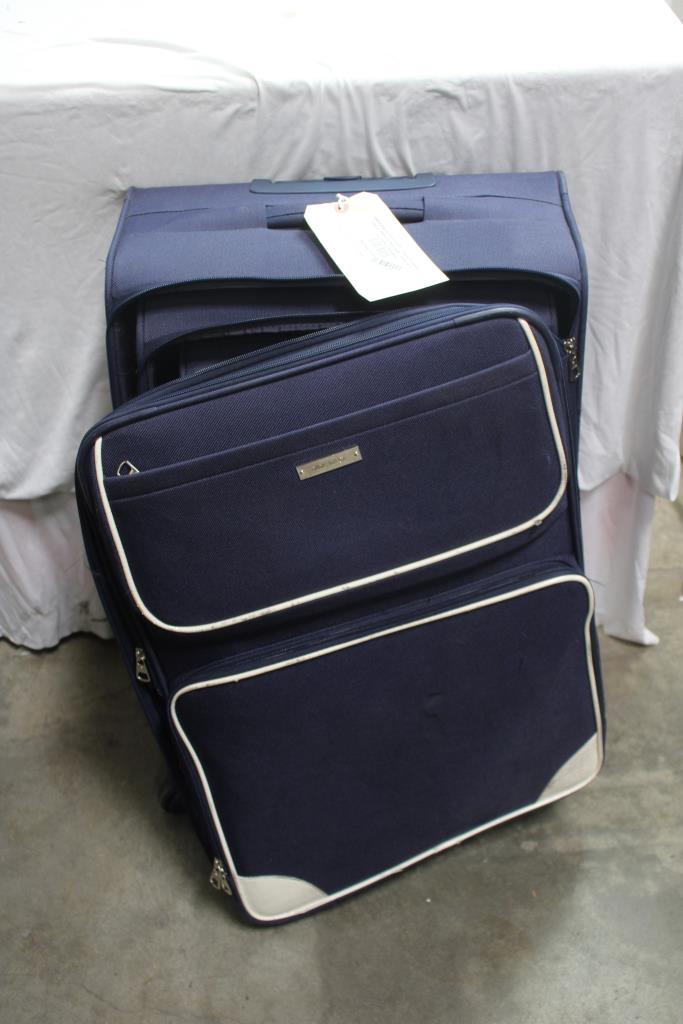 Nine West, Set 3 Suitcases | Property Room