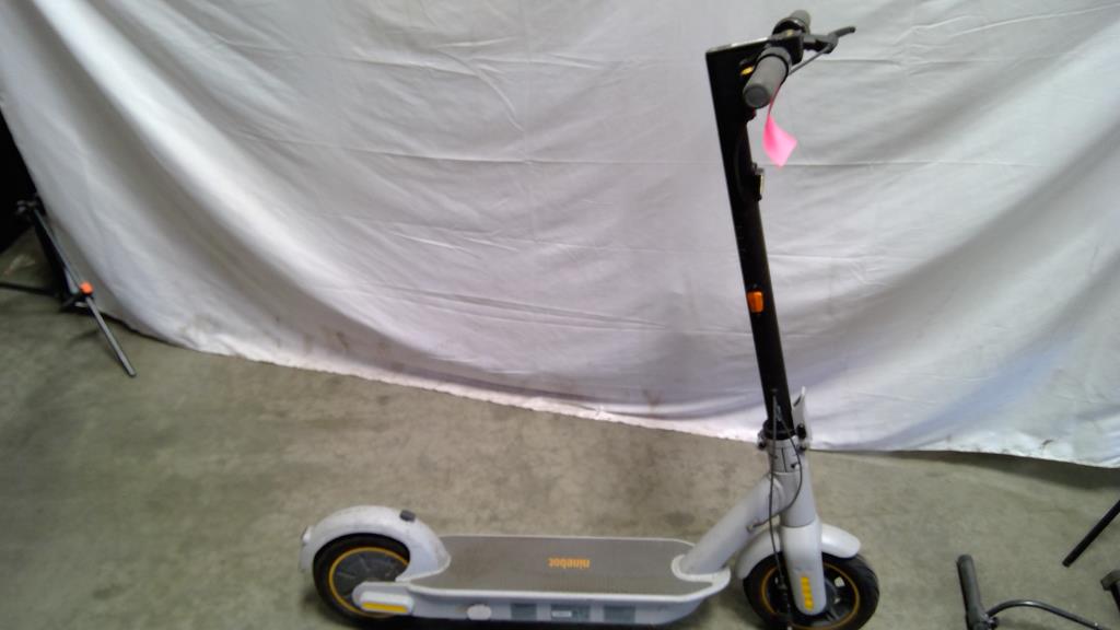 Ninebot Kickscooter G30LP | Property Room
