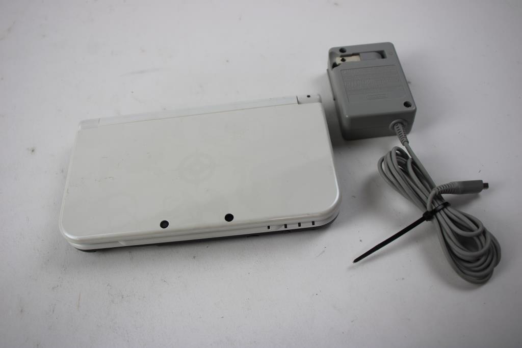 Nintendo 3DS XL Device, RED-001 | Property Room