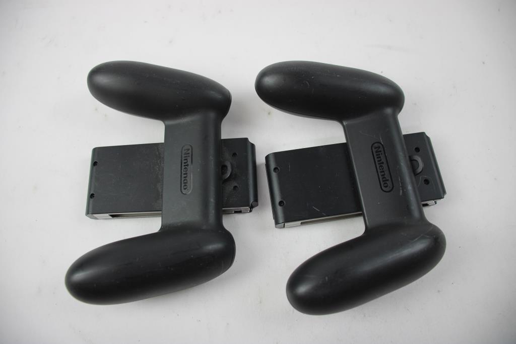 Nintendo Switch Controllers, 3 Pieces | Property Room