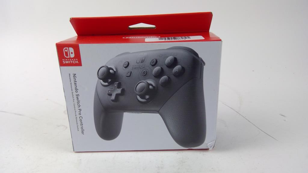 Nintendo Switch Pro Controller, Black | Property Room