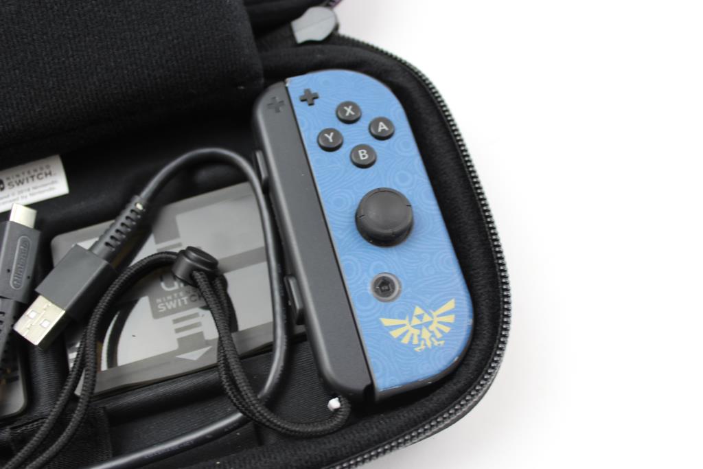 Nintendo Switch Zelda Controllers, Cartridge Cases, Usb Cord ...