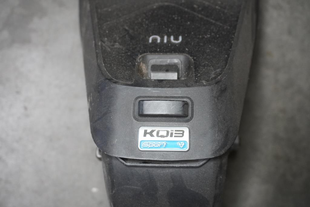 NIU KQi3 Sport E-Scooter | Property Room