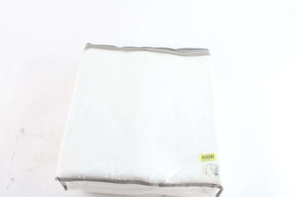 Noble Excellence Villa Suite Full/Queen Blanket | Property Room