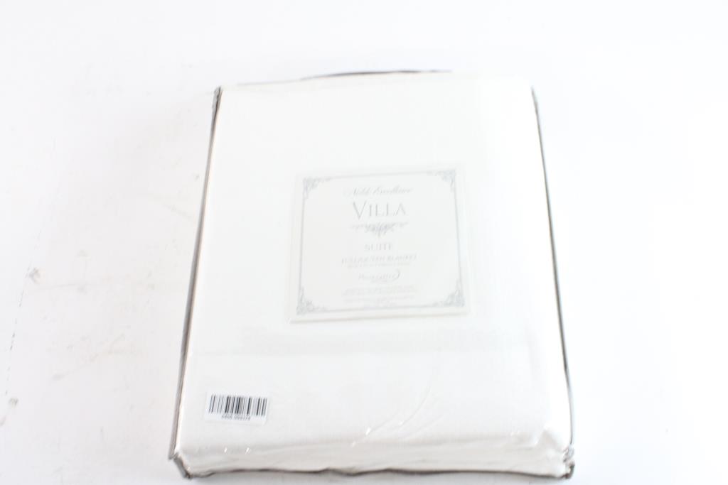 Noble Excellence Villa Suite Full/Queen Blanket | Property Room