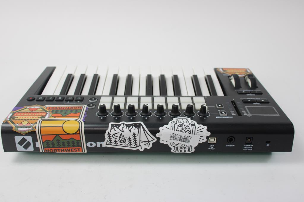 Novation Launchkey 25-Key USB Keyboard Controller | Property Room