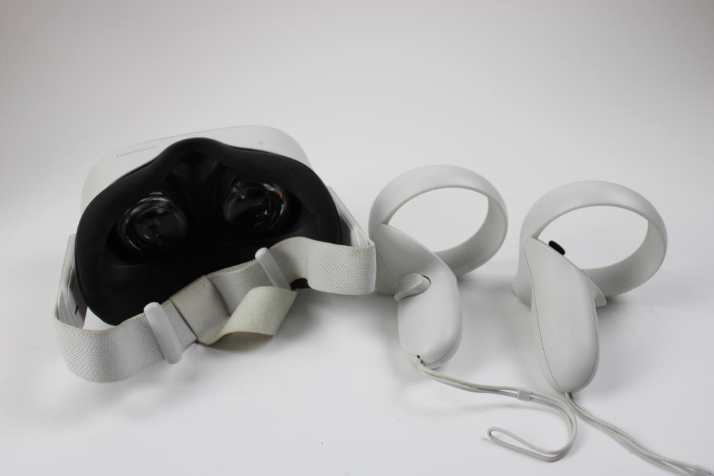 Oculus And Controllers With Case | Property Room