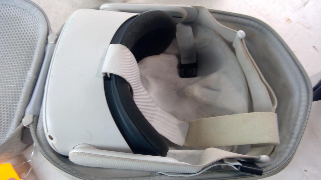 Oculus Virtual Reality Set, SOLD FOR PARTS | Property Room