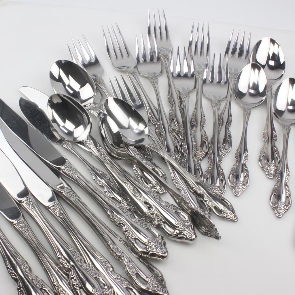 Oneida Stainless Steel Flatware, 26 Pieces | Property Room
