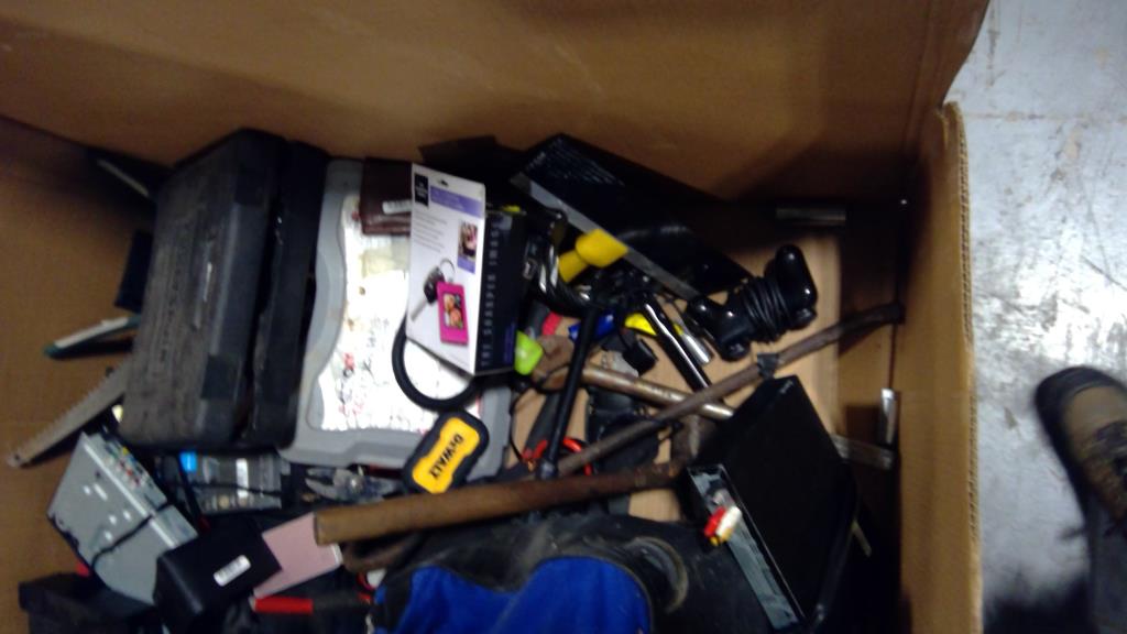 Pallet Of Crowbar And More, 5+ Pieces | Property Room