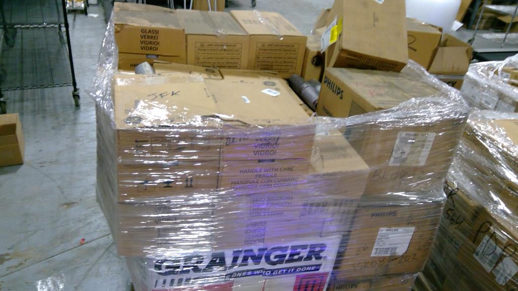 Pallet Of Lighting Equipment, 5+ Pieces | Property Room