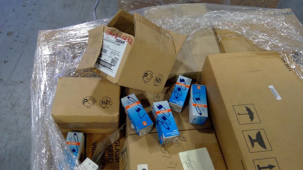 Pallet Of Lighting Equipment, 5+ Pieces | Property Room