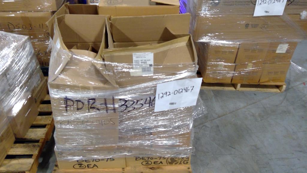 Pallet Of Lighting Equipment And More, 5+ Pieces | Property Room