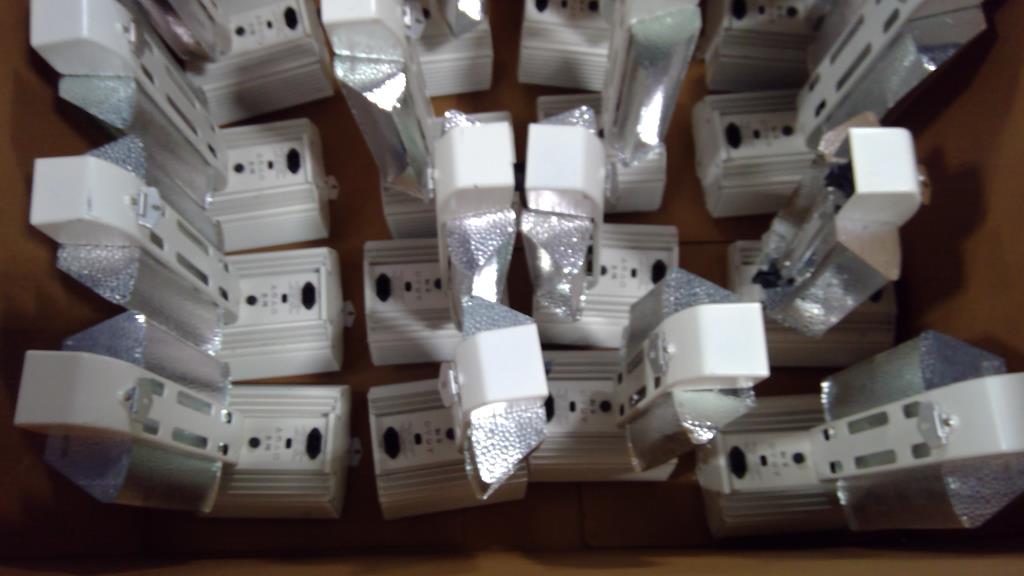 Pallet Of Phantom Grow Lights 10+ Pieces | Property Room