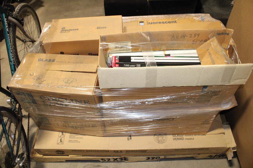 Pallet Of Philips And Sylvania Light Bulbs 5+ Pieces | Property Room