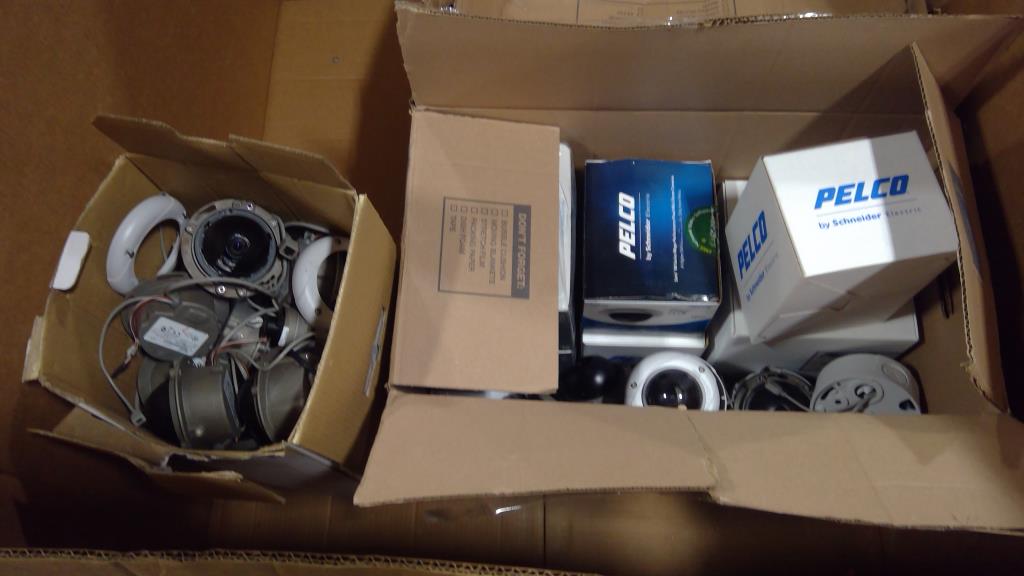 Pallet With Assorted Security Cameras, 10+ Pieces | Property Room