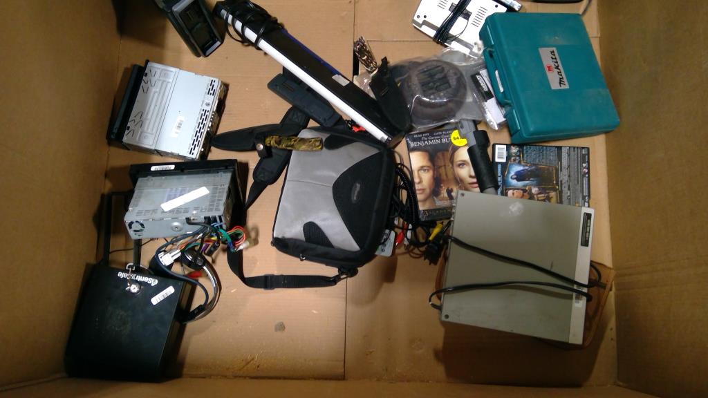 Pallet With DvD Player And More, 10+ Pieces | Property Room