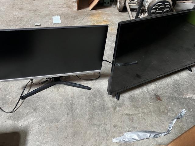 Pallet With Marshall Refridgerator Amp, Bags, Printer Toner, And More ...