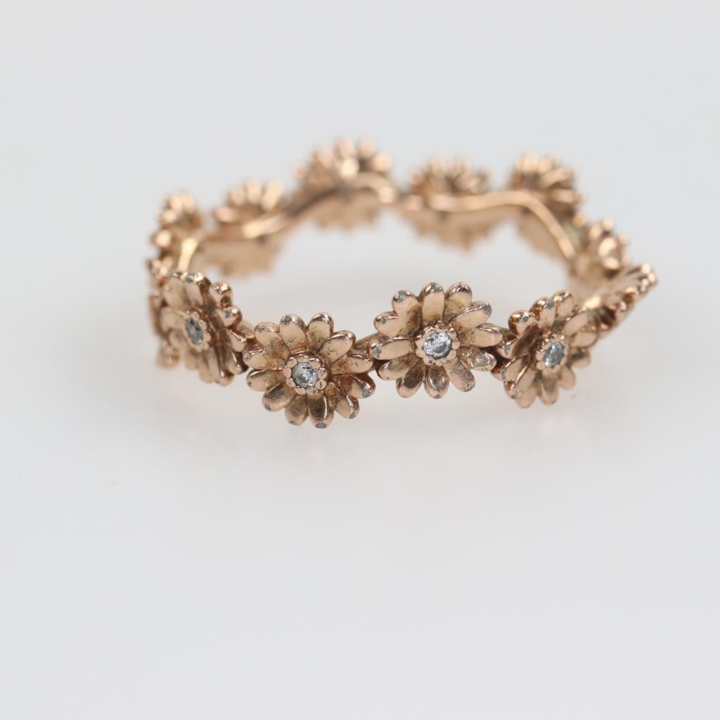 Pandora GP Sparkling Daisy Flower Crown Ring | Property Room