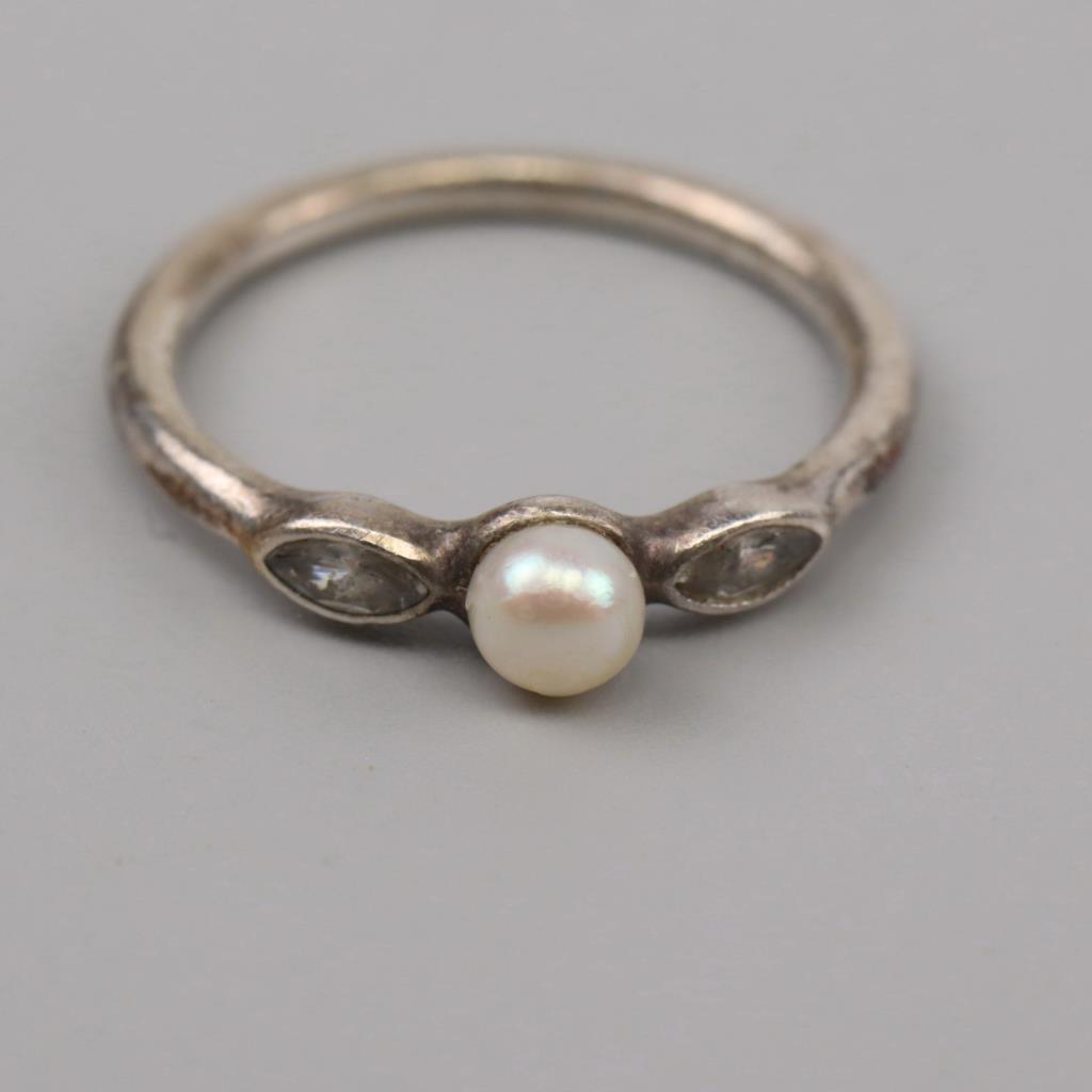 Pandora Sterling Silver Pearl Petite Leaves Ring | Property Room