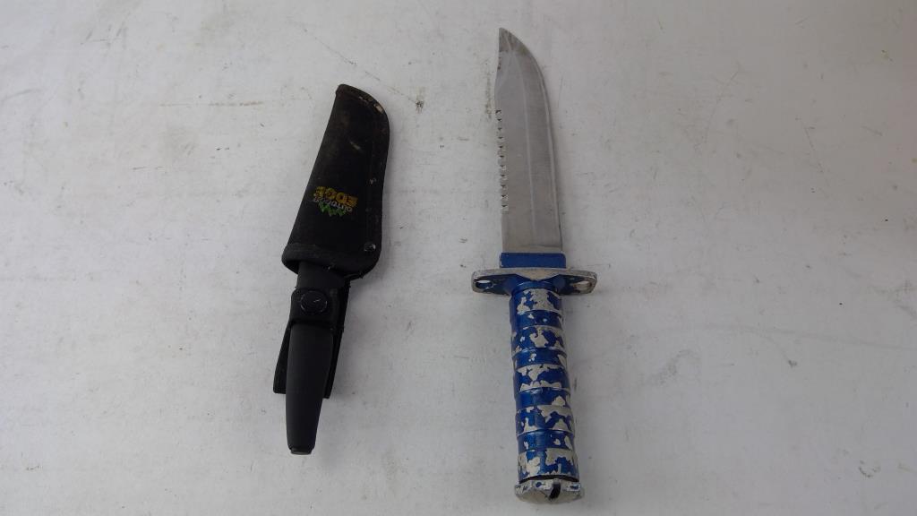 Perfect Point Knife And Other Knives, 4 Pieces | Property Room