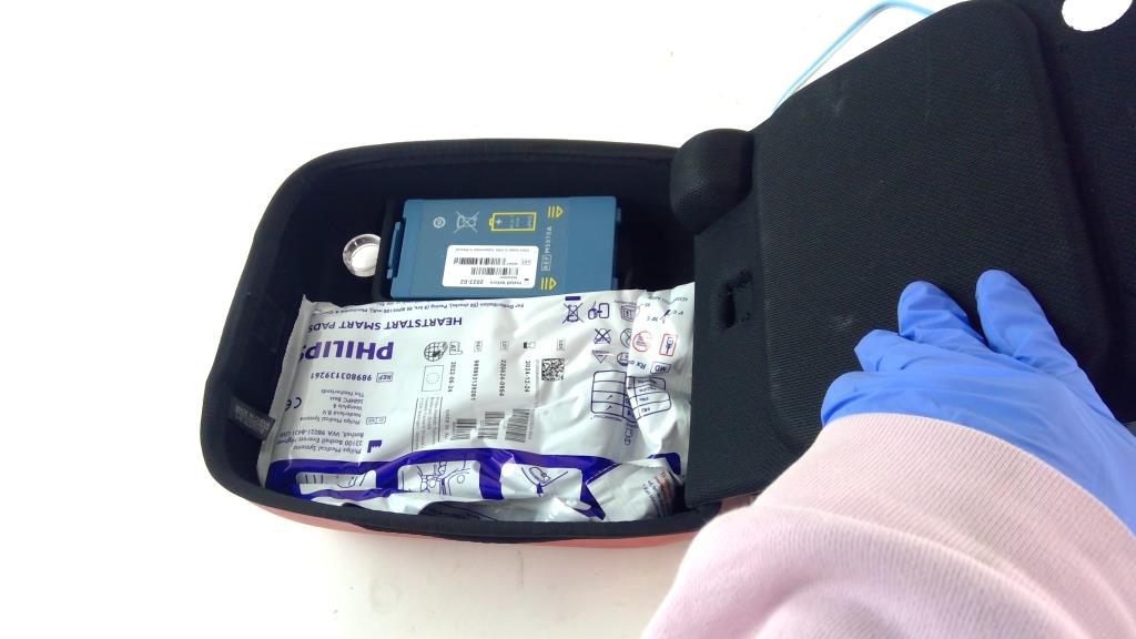 Philips Heartstart Defibrillator | Property Room