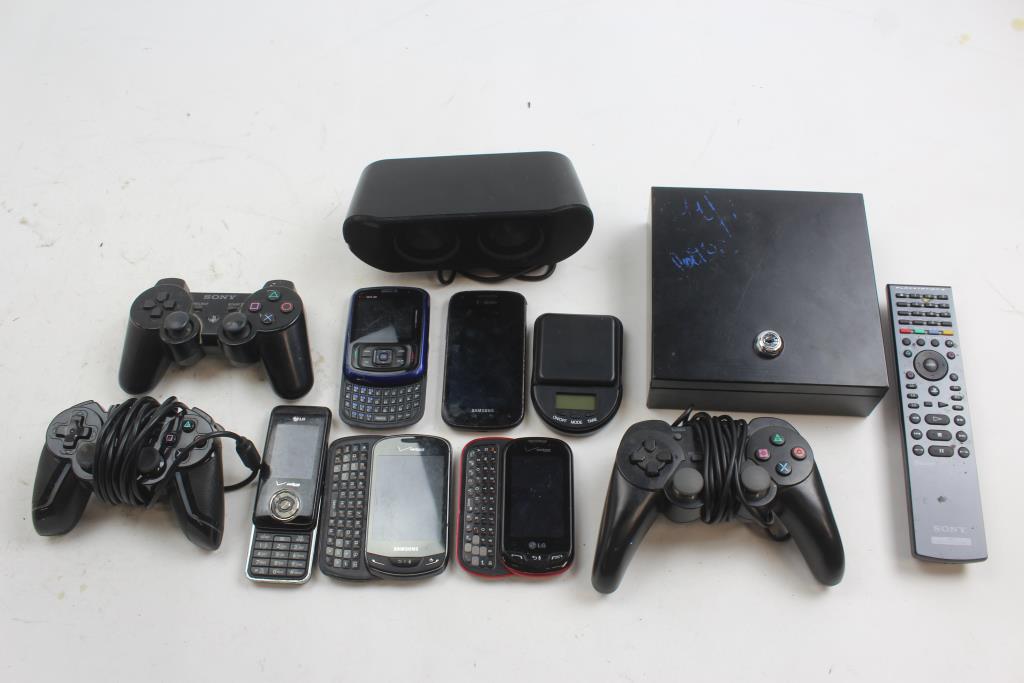 Phones, Speaker, Playstation Controller, Mini Scale And More 15+ Pieces ...