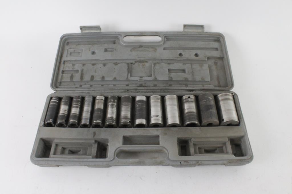 Pittsburgh 13-Piece Socket Set | Property Room