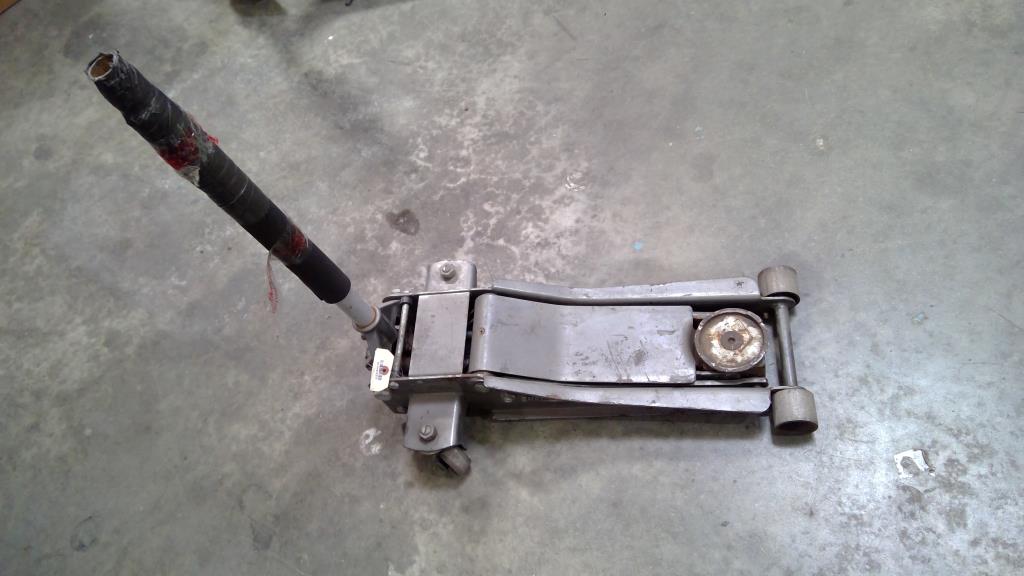 Pittsburgh Automotive Floor Jack | Property Room