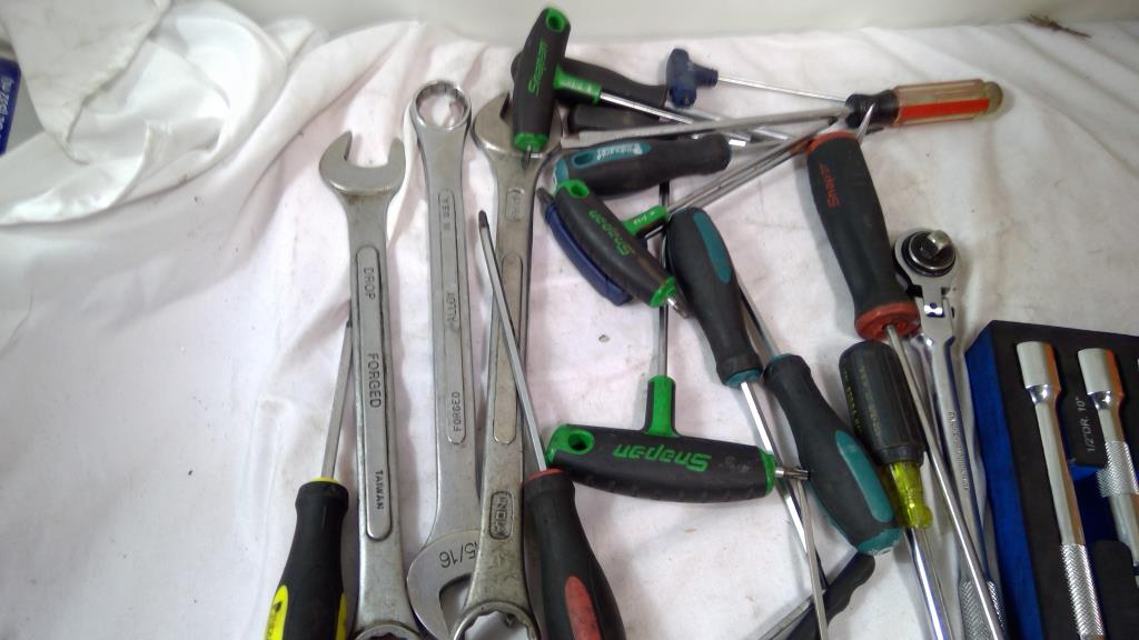 Pittsburgh Screwdrivers, Key Wrenches, And More, 25+ Pieces | Property Room
