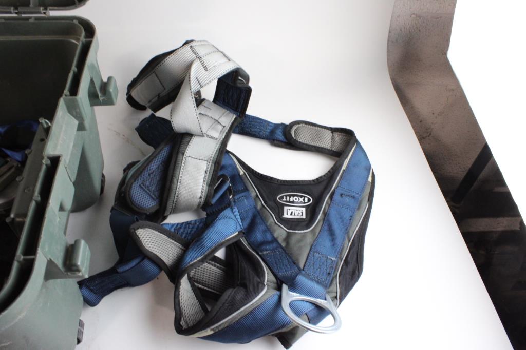 Plano Chest With Straps & Hooks, 5+ Pieces | Property Room