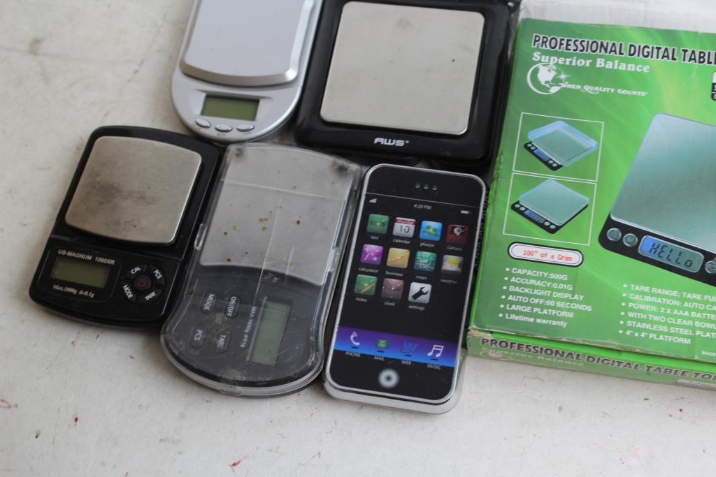Portable Scales: Aws, Supreme Weigh And More: 10+ Items | Property Room