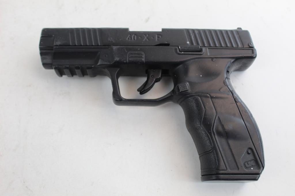 Posterazzi Glock 17 9mm Pistol Replica | Property Room