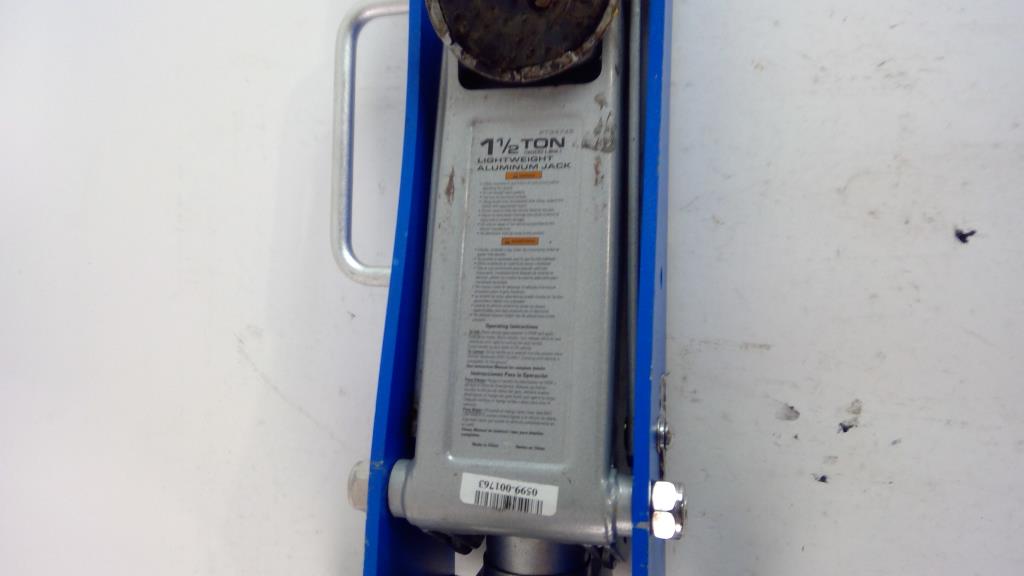 Power Torque 1 1/2 Ton Lightweight Aluminum Jack | Property Room