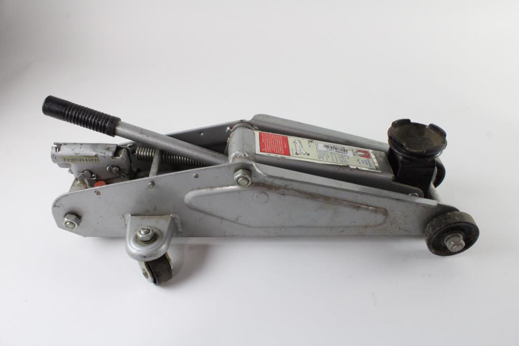 Pro-Lift Hydraulic Floor Jack | Property Room