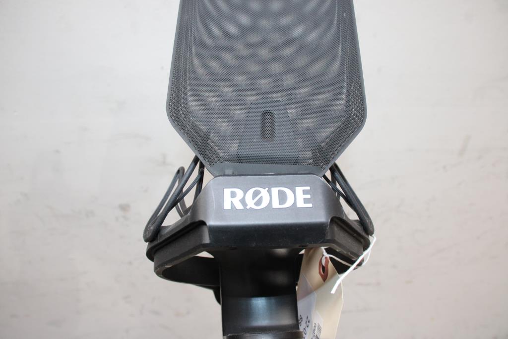 ProLine Microphone Stand With Telescopic Boom | Property Room