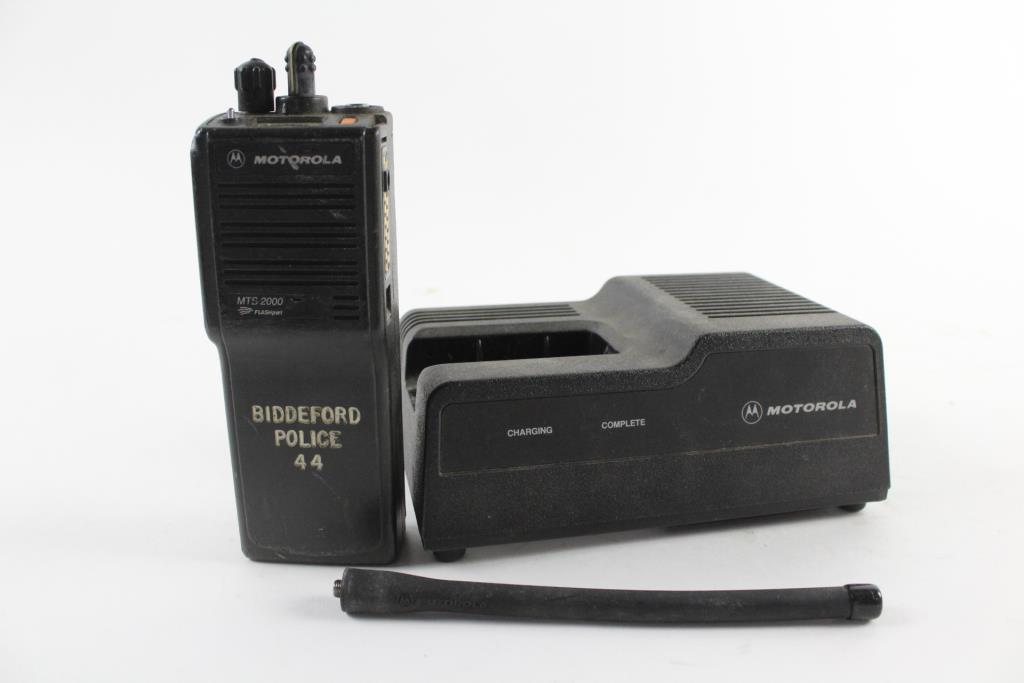 Radio MTS2000 With Charger | Property Room