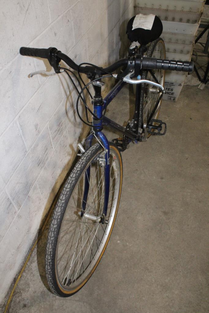 Raleigh C30 Cross-Sport Hybrid Bike | Property Room