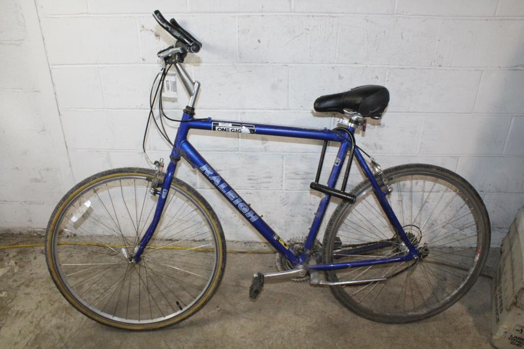 Raleigh C40 Hybrid Bike | Property Room