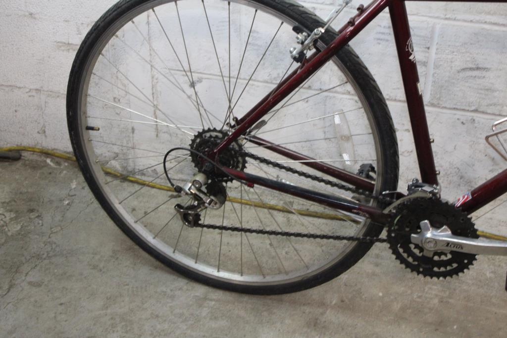 Raleigh C-40 Hybrid Bike | Property Room