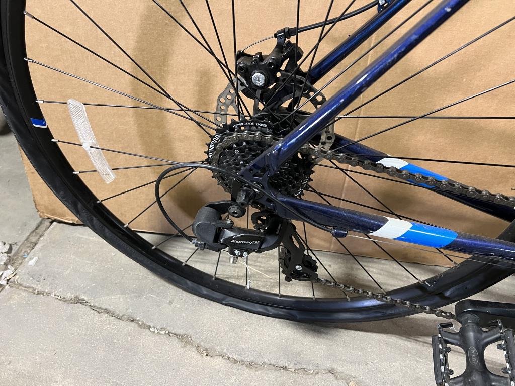 Raleigh Cadent 2 Hybrid Bike | Property Room