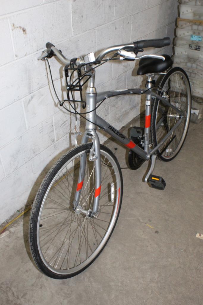 Raleigh Detour 2 Hybrid Bike | Property Room