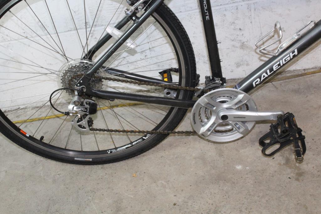 Raleigh Route Hybrid Bike | Property Room