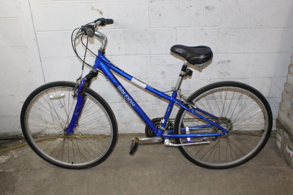 Raleigh Route Hybrid Bike | Property Room