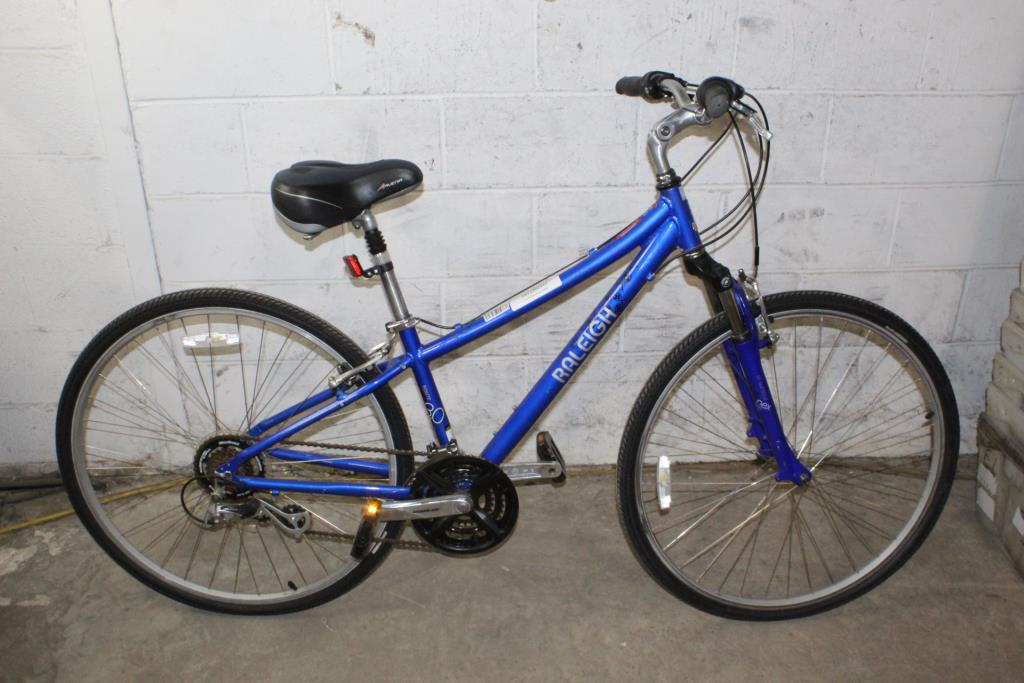 Raleigh Route Hybrid Bike | Property Room