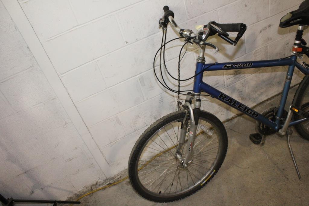 Raleigh SC200 Hybrid Bike | Property Room