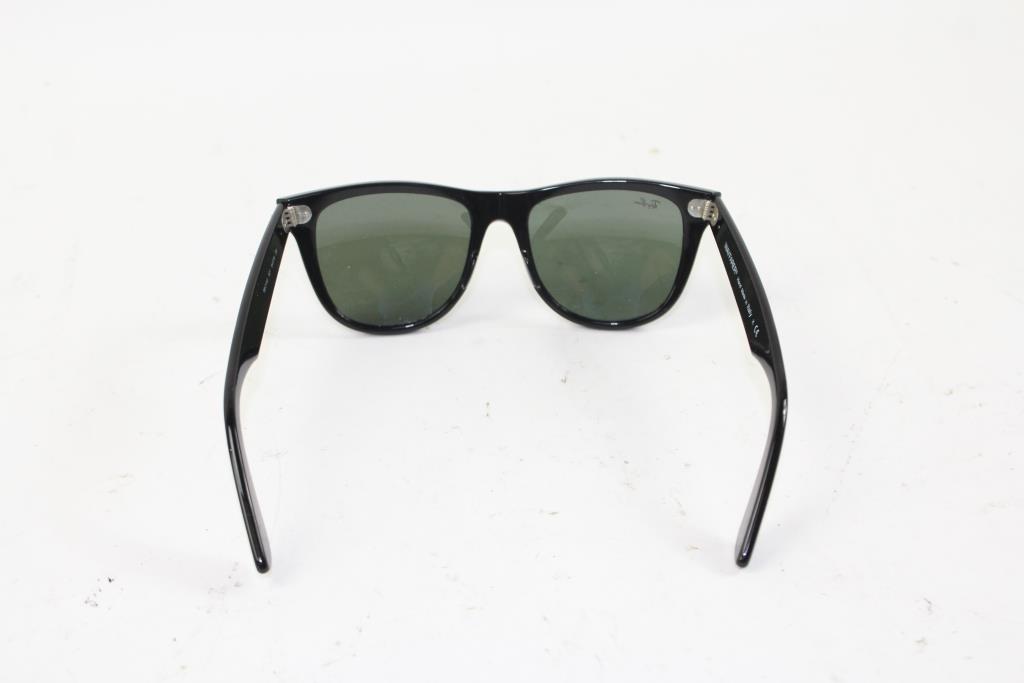Ray-Ban Original Wayfarer Classic With Case | Property Room