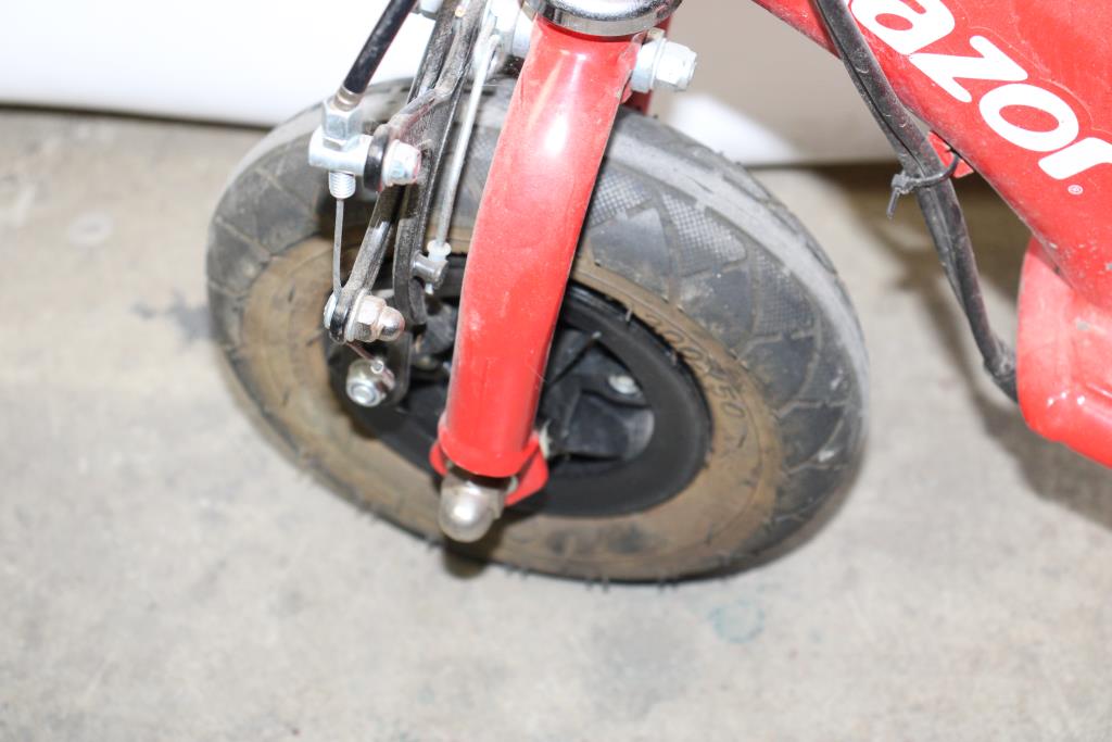 Razor E175 Electric Scooter | Property Room